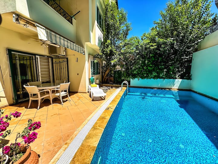 Marmaris'te ÖZel Havuzlu- Doğa Manzaralı  Villa - Marmaris