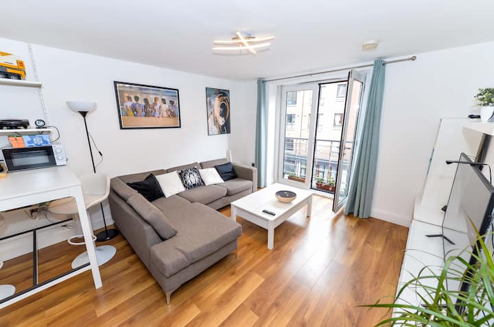 Modern Apartment 9 Min Walk From City Centre - Belfast