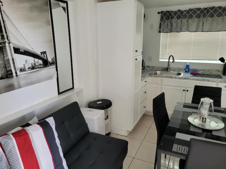 Sensational -1 Complete/full Bedroom Apartment - Delray Beach, FL