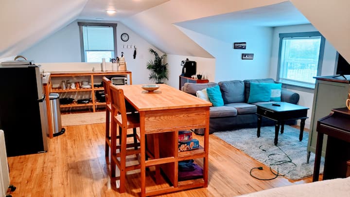 Private Carriage House Studio. Safe And Quiet! - Keystone at the Crossing - Indianapolis