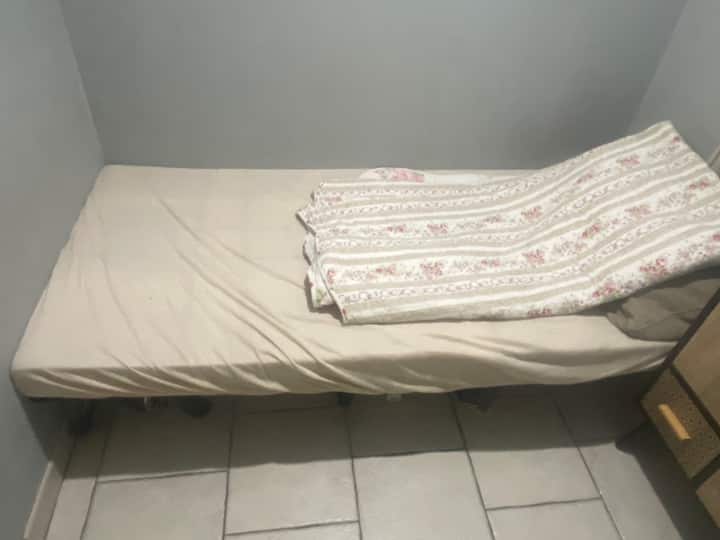 Petite Chambre Pour Les Femmes - Créteil