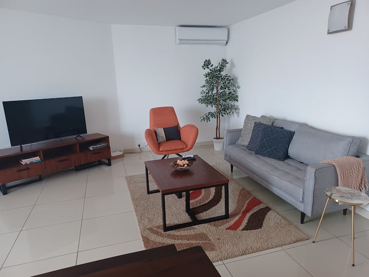 Central 2 Br Apt With A Great View In Abj-plateau - Abidjan