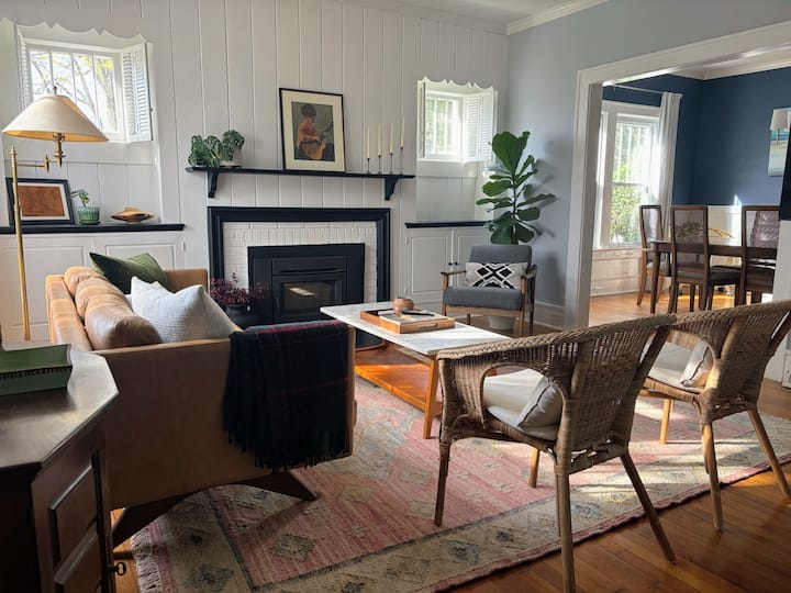 Stylish Durham Retreat Near Duke + Downtown - Durham, NC