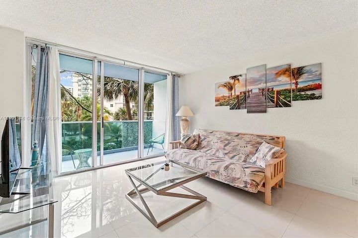 Comfortable Apartment Steps Away From The Beach! - Dania Beach, FL