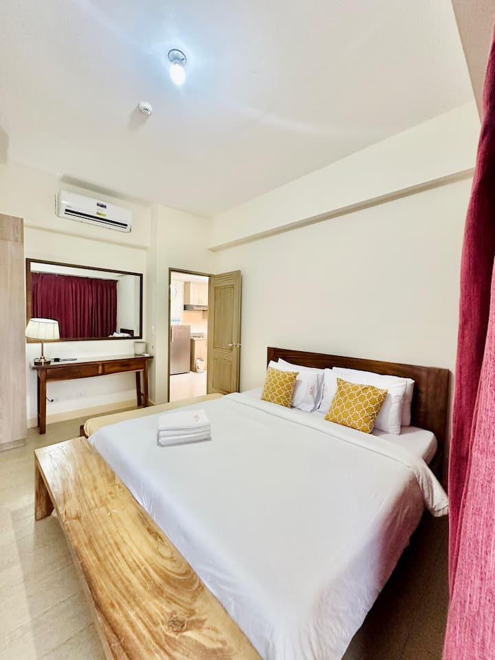 Twin Lakes Residences Shiraz L1-r | Spacious Haven - Tagaytay