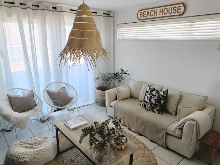 Surf 'N Secrets  Centrally Located To  Surf Breaks - Jeffreys Bay