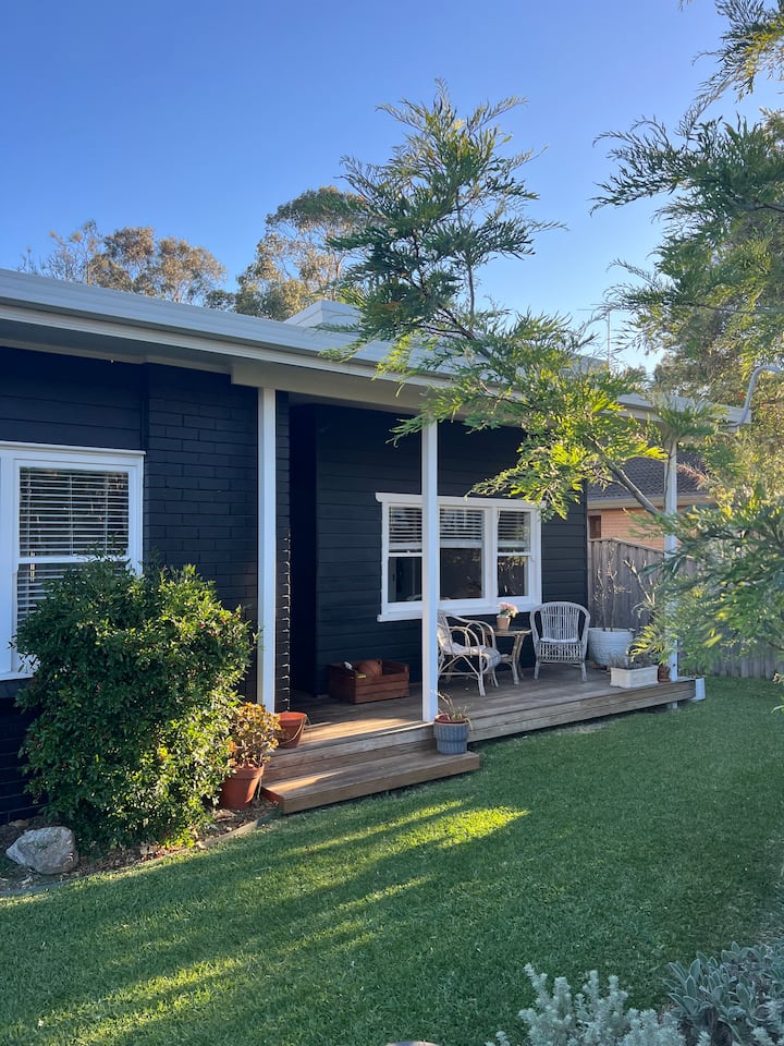 Little Black Beach Shack! - Bulli