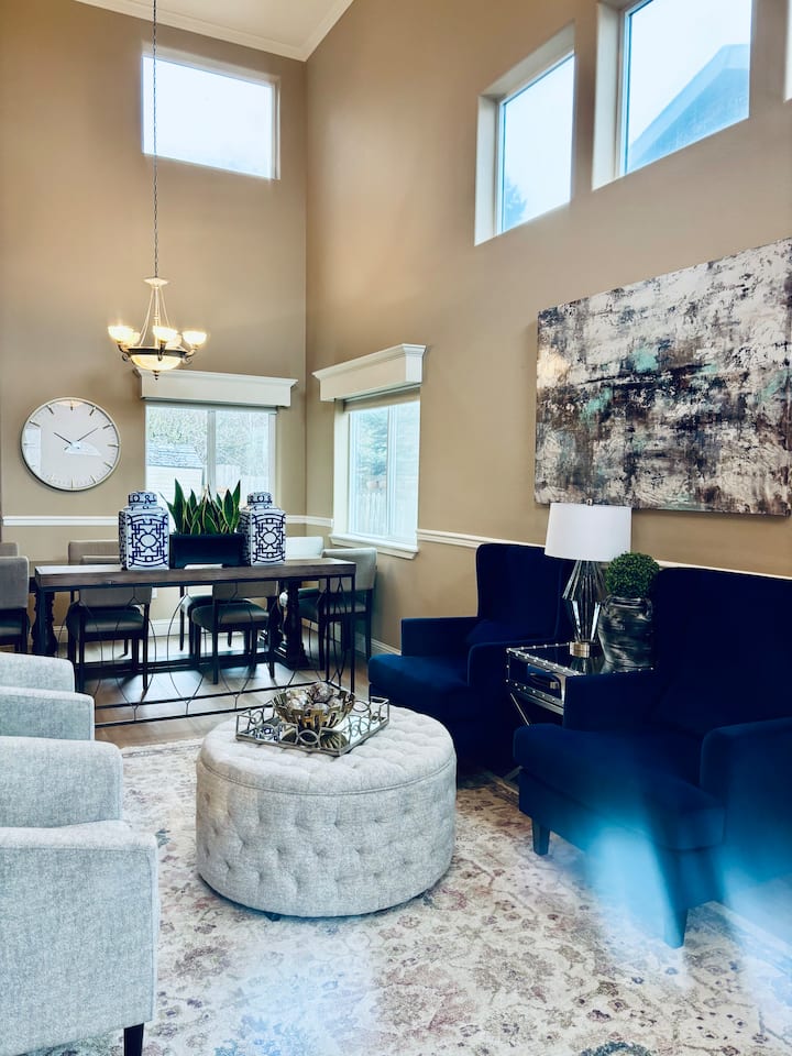 *Grand Entryway *Open Floor Plan *Game Room 400sqf - Hillsboro, OR