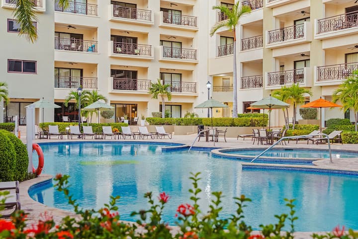 Palm Beach Elegance ~ Stunning Views ~ Pool ~ Gym! - Aruba