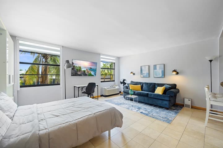 Cozy Studio, Walk To The Beach, Restaurants, Bars - Miami Beach, FL