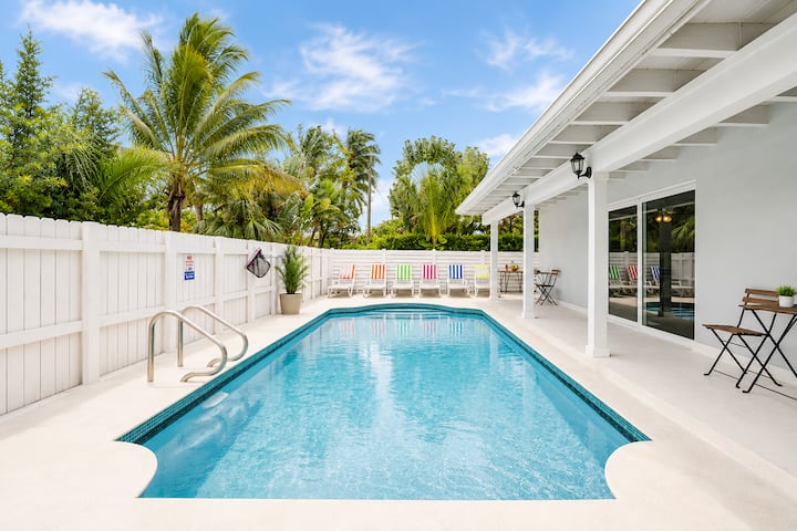 Luxury Villa With Heated Pool Near Hollywood Beach - Dania Beach, FL