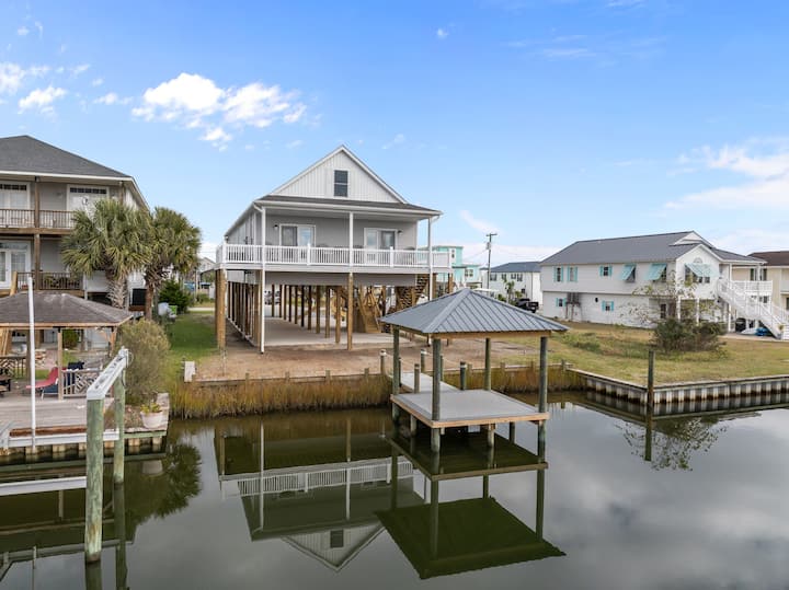 Family Thyme Canal House - Surf City, NC