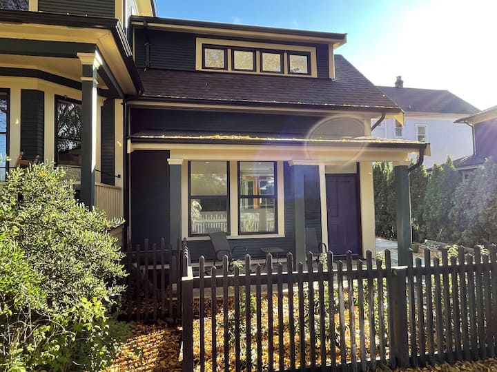 1-bedroom Guest House In Strathcona, Vancouver - Vancouver