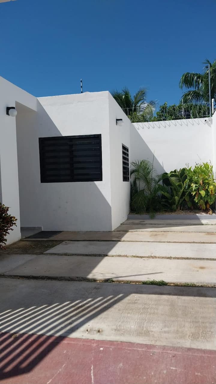 Casa Nueva, Espaciosa, En El Corazón De La Ciudad. - Chetumal