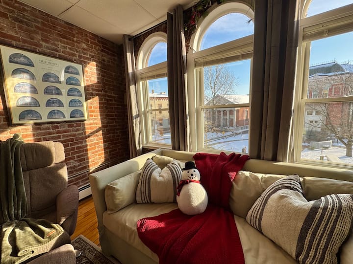Winter Escape Historic Downtown Bright & Cozy - ノーサンプトン, MA