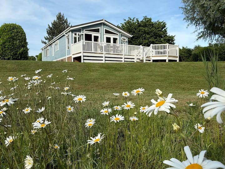 Idyllic Lodge Set Between Aldeburgh & Thorpeness - Suffolk