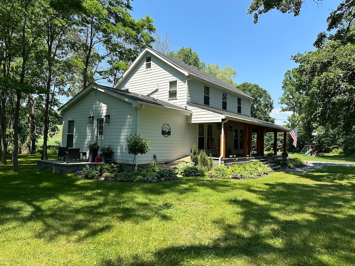 Meadowland Farmhouse — 5 Minutes From Town - Bash Bish Falls State Park, Mt Washington