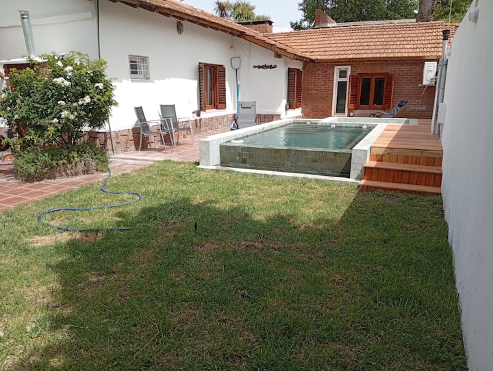 Chalet De Categoría Piscina Climatizada Y Jacuzzi - Villa Gesell