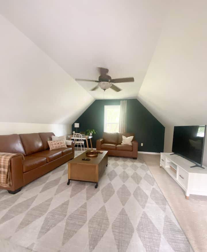 The Loft Haus~new Furniture!~close To Bavarian Inn - フランケンマス, MI