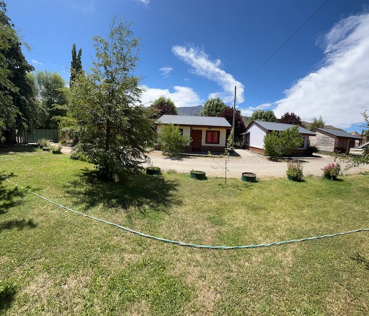 Lugar Tranquilo Y Acogedor, Con Cochera Exterior ! - Esquel