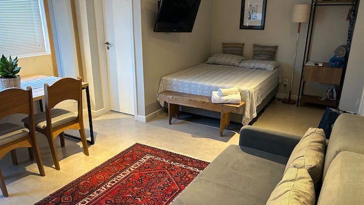 Estúdio No Bom Fim Com
Churrasqueira. - Porto Alegre