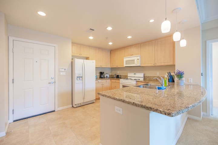 Near Irvine Spectrum 2 Bedroom/2 Bathroom Apt - Irvine, CA
