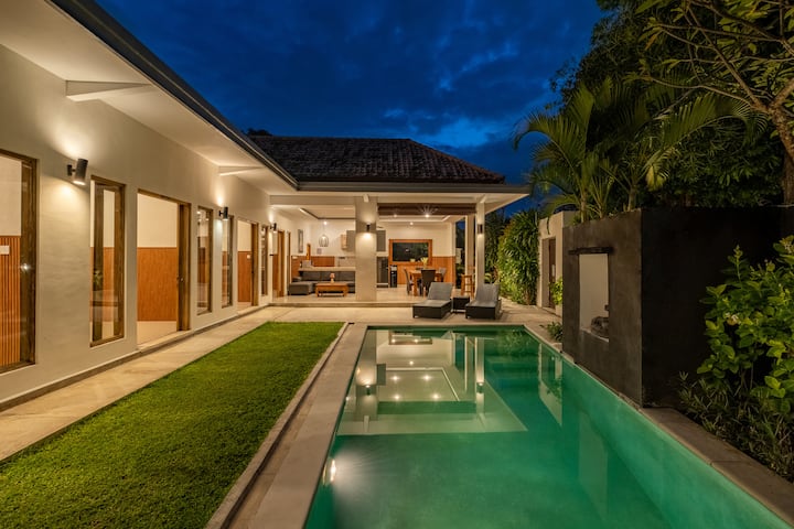 The Catur Villa Drupadi- Terimakasih Ii Villa 4br - Bali