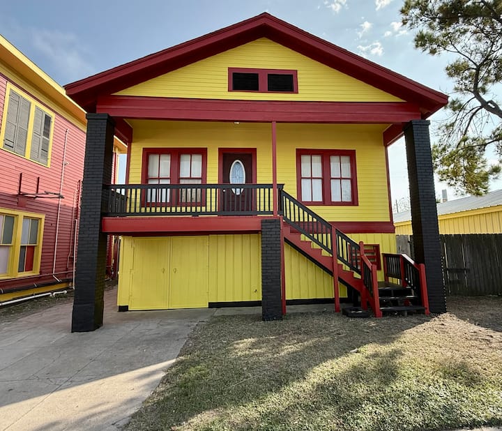 Centrally Located Home Near The Cruise Terminal . - Galveston, TX