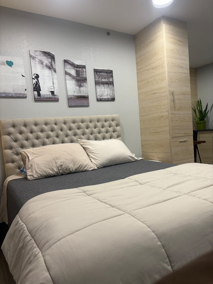 Private Studio | Hospital + Boat Parking - Nice