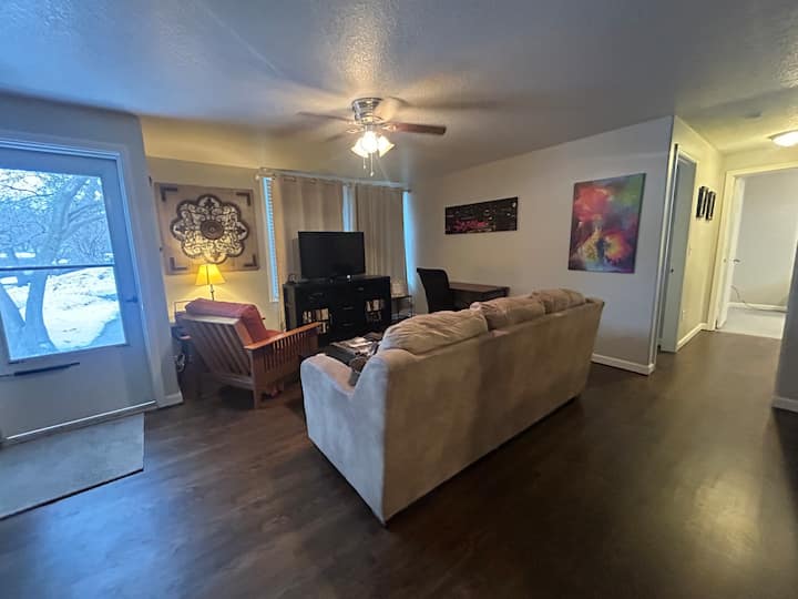 Mins To Downtown, Stadiums/airport-chill Vibe Pad - Gladstone, MO