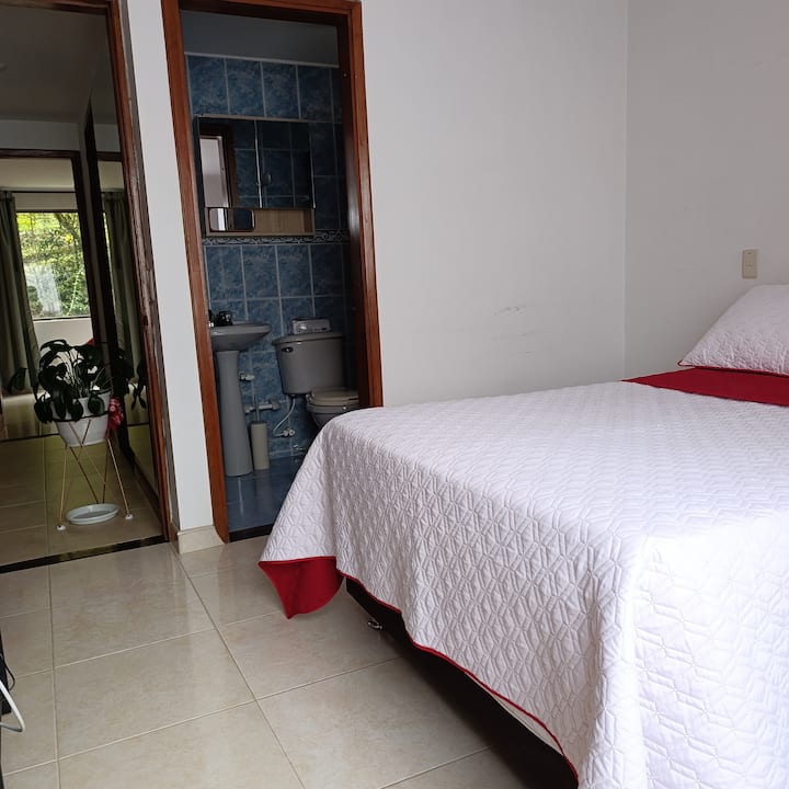 Habitación Baño Privado, Parqueadero. Ses - Manizales