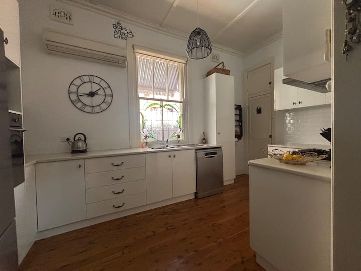 Home In The Heart Of Wagga - Murray River