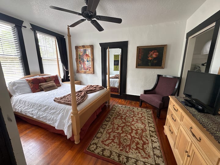 5 Star 1/1 Apt Queen Bed New Bath Kit - DeLand, FL