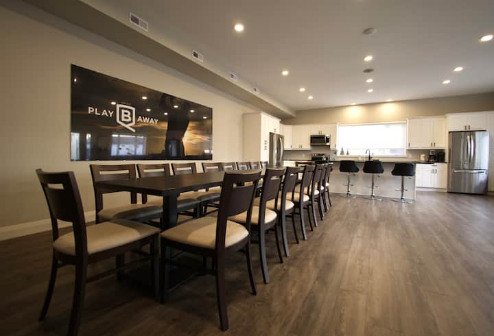 Spacious 11 Bedroom Home Designed For Large Groups - Belleville