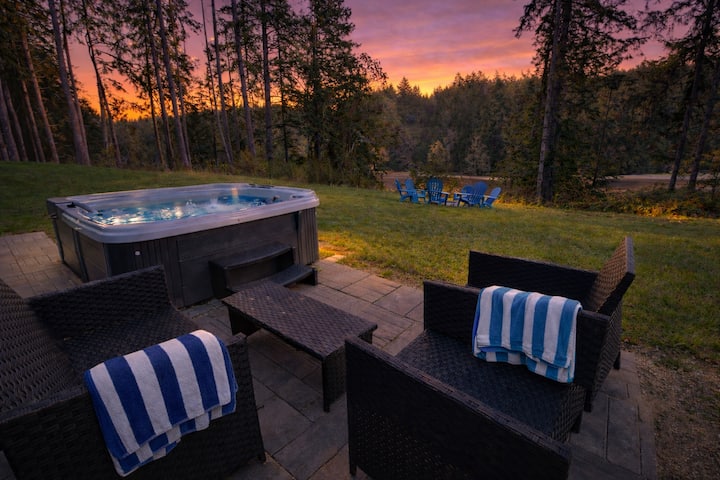 Scenic Waterfront Views | Hot Tub + Covered Patio - Horseshoe Lake, Port Orchard