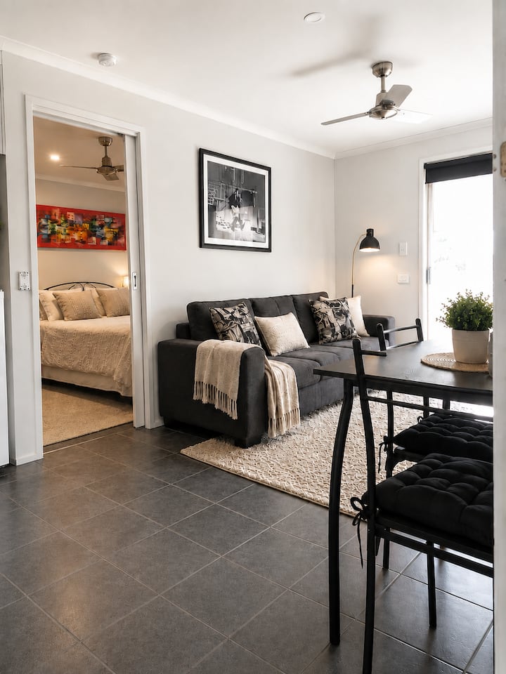 Golfside Getaway By Ready Set Stay - Neat Bungalow,wifi,linen & Towels Included - Melbourne