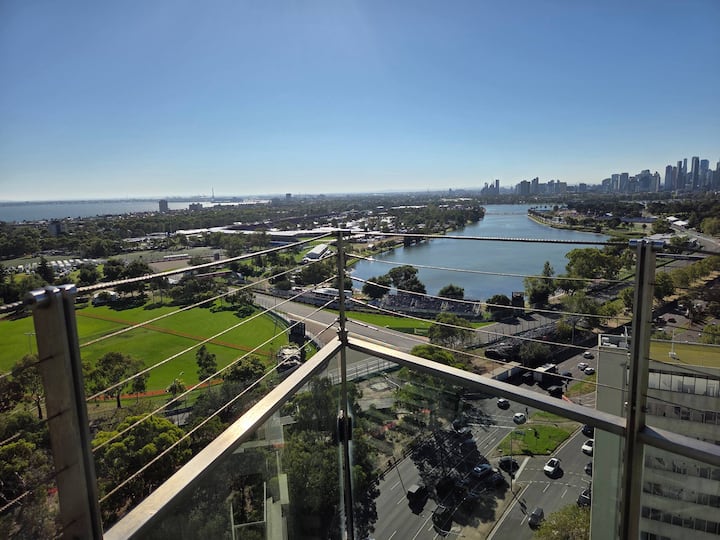 Large 1 Bed, Albert Park. Pool & Gym. Close To Cbd - St Kilda