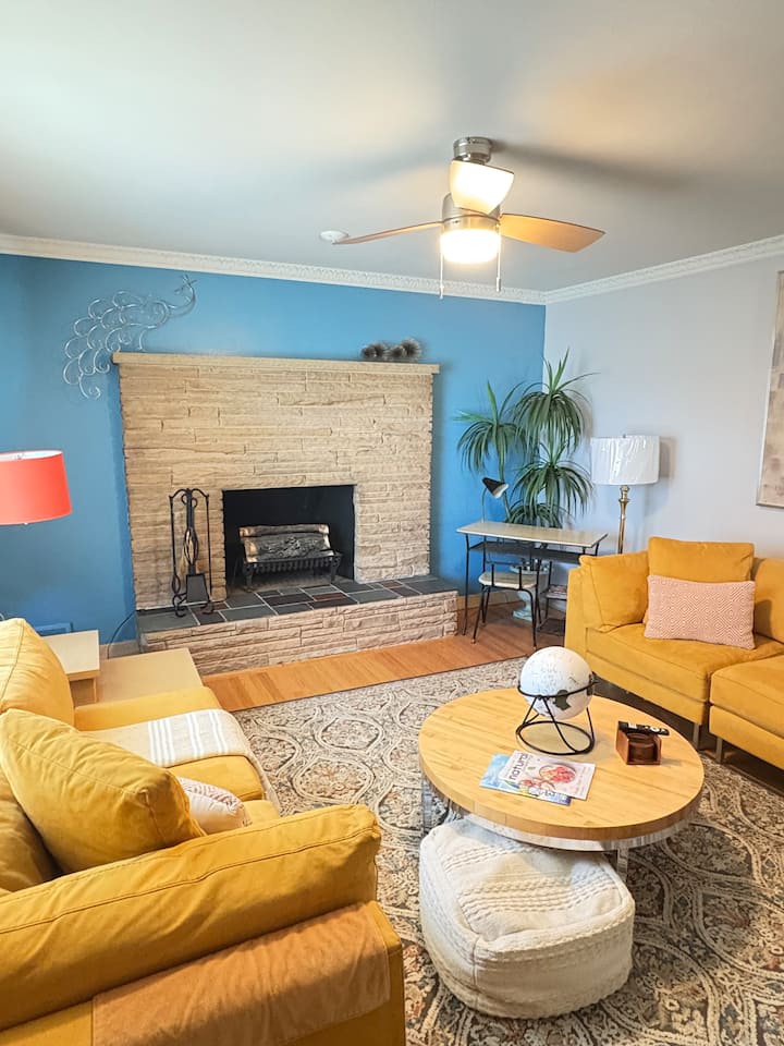 Mcm 2br Walkable Amfam - Milwaukee, WI