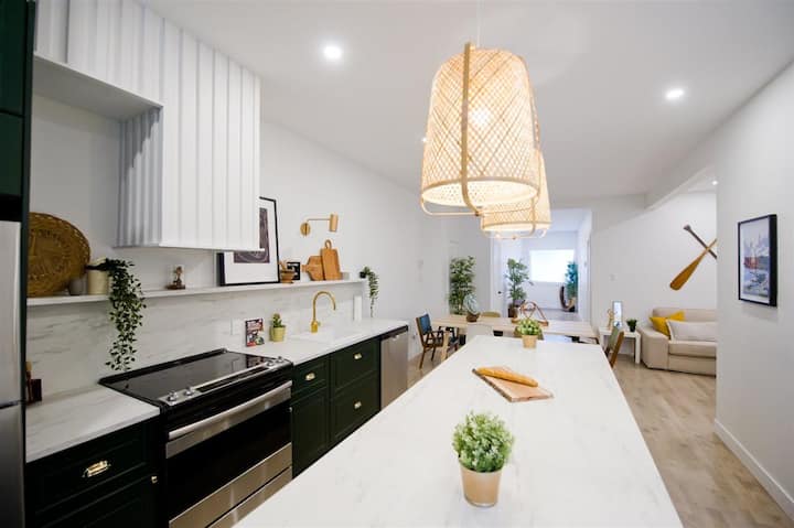 Appartement Design 3 Chambres À Deux Pas Du Métro - Montreal