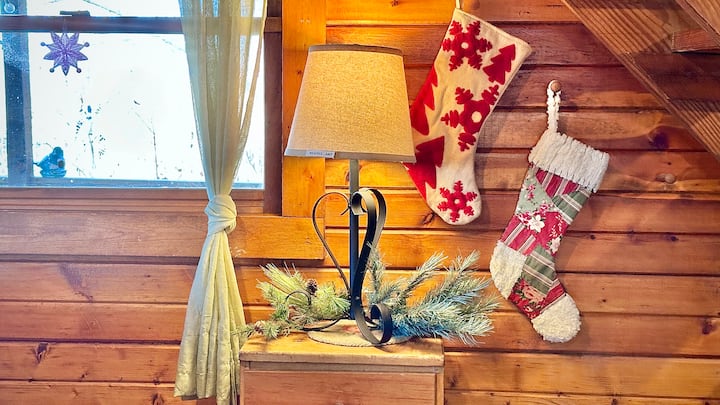 Thicket Cottage: Magical Woodland Retreat - Berlin, OH