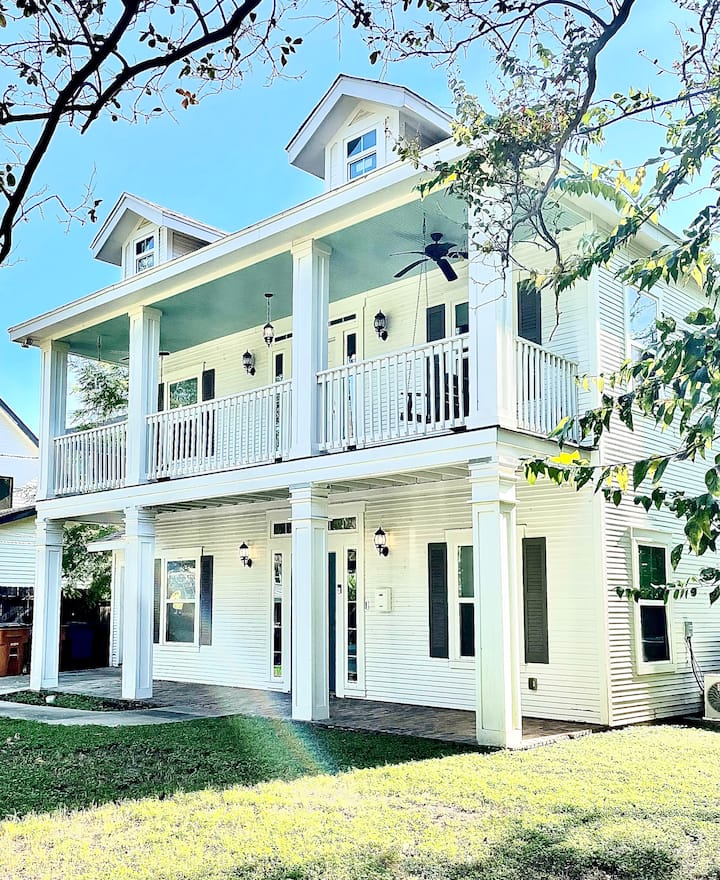 Stylish 3-story, Walk To Rainey St, Lady Bird Lake - Austin