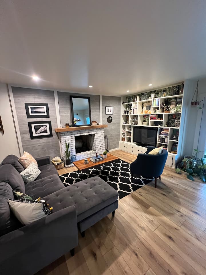 Artistic Warm Springs 2 Bd/2 Ba Condo - Ketchum, ID