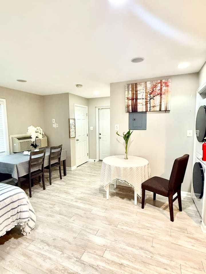Charming Private Studio Find Exactly What You Need - Herndon, VA