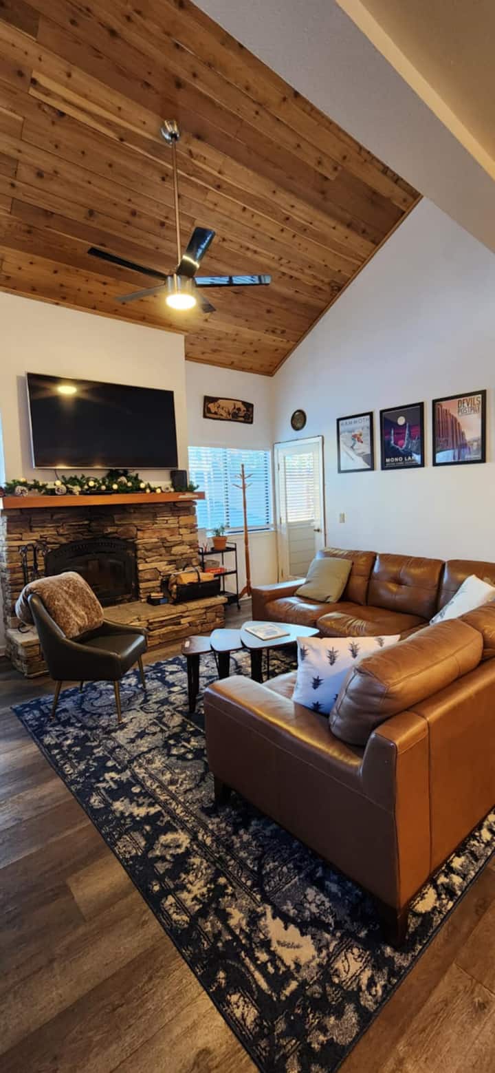 Walk To Village Entire Condo
2br+loft - Mammoth Mountain, CA