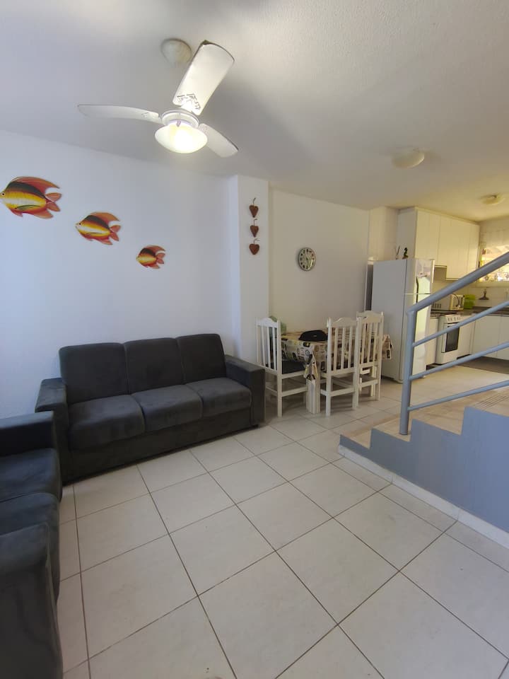 Sobrado Confortável A Uma Quadra Do Mar. - Matinhos