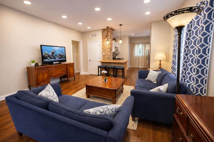 3 Br Near Dt Woodstock Square | Hot Tub & Arcades - Crystal Lake, IL