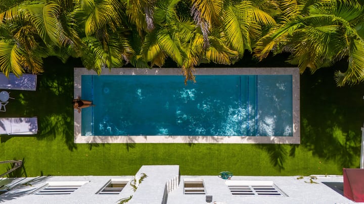 Biscayne Park Historical Villa With Pool  For 6 - North Miami, FL