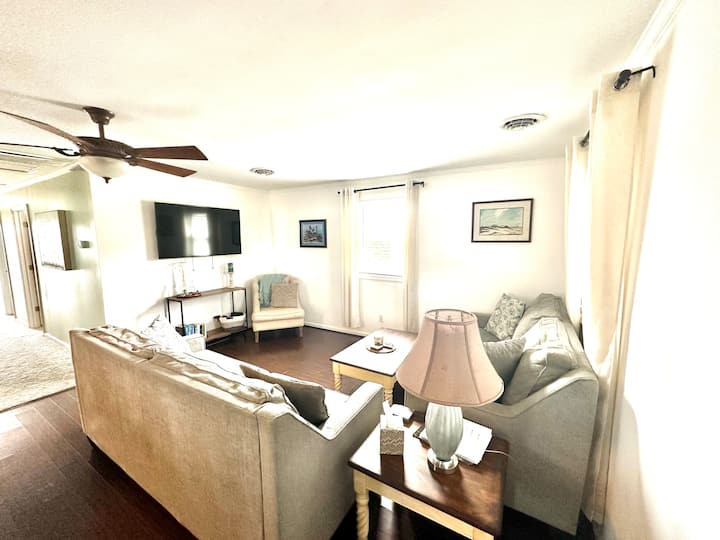 Pet Friendly Cottage Steps From Beach W/ Hot Tub! - Kill Devil Hills, NC
