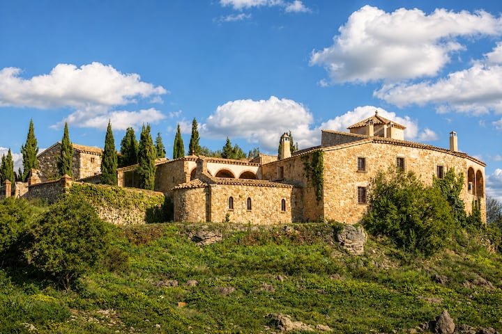 Fortaleza Medieval La Manyosa |Estancia Del Temple - Catalonia