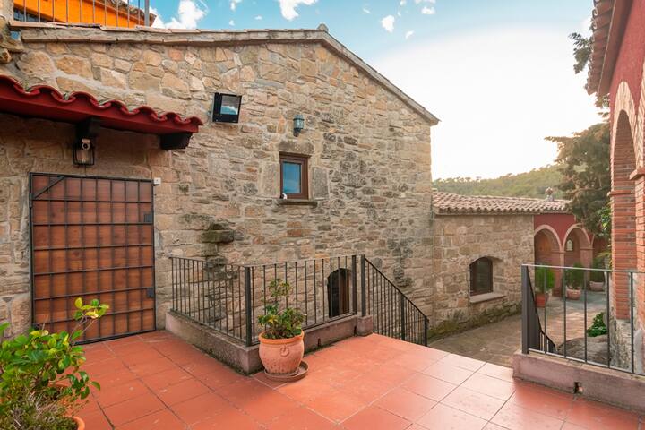 Fortaleza Medieval La Manyosa / Suite Familiar - Mura, Barcelona